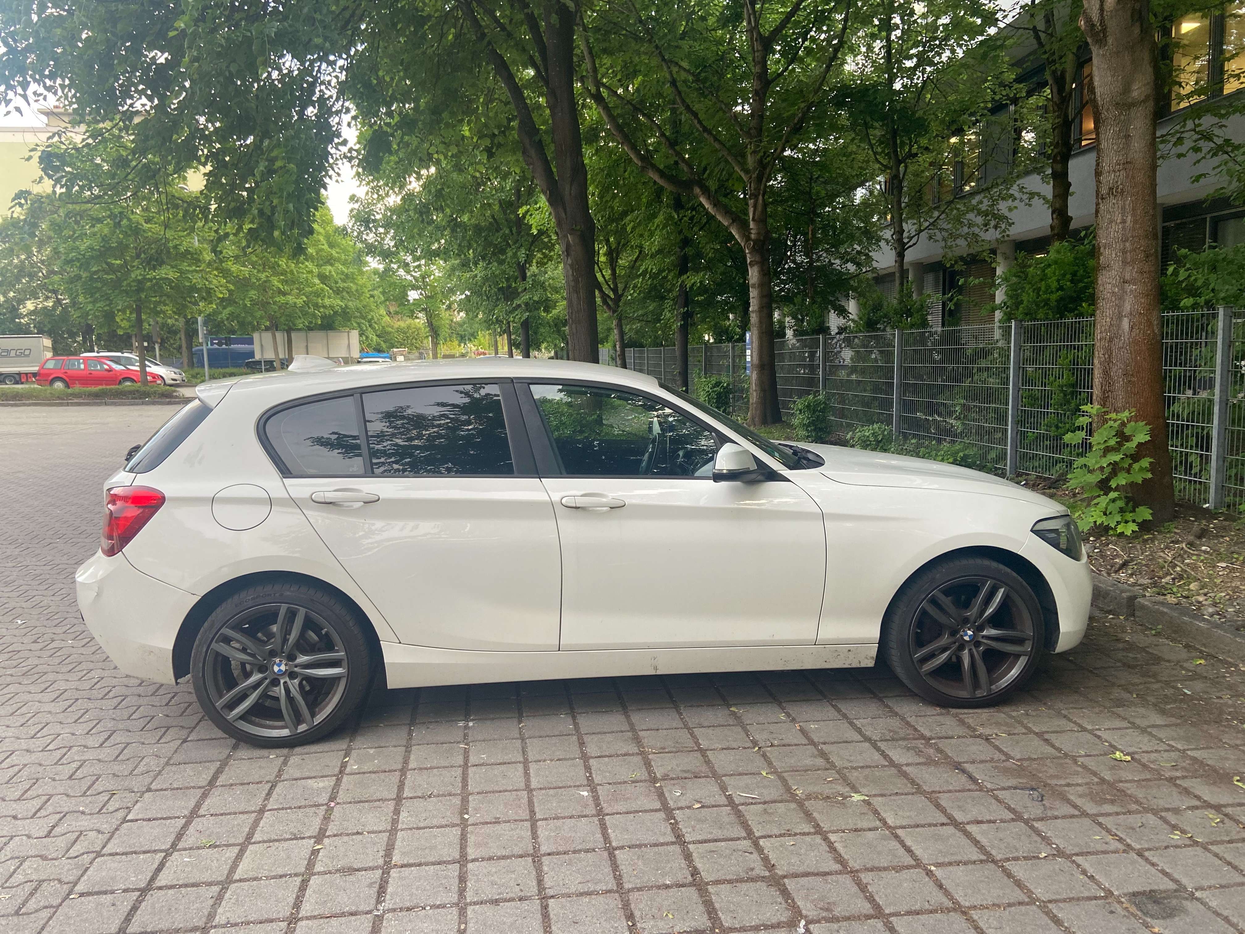 Coche BMW 114i Gasolina 2014 - 41365